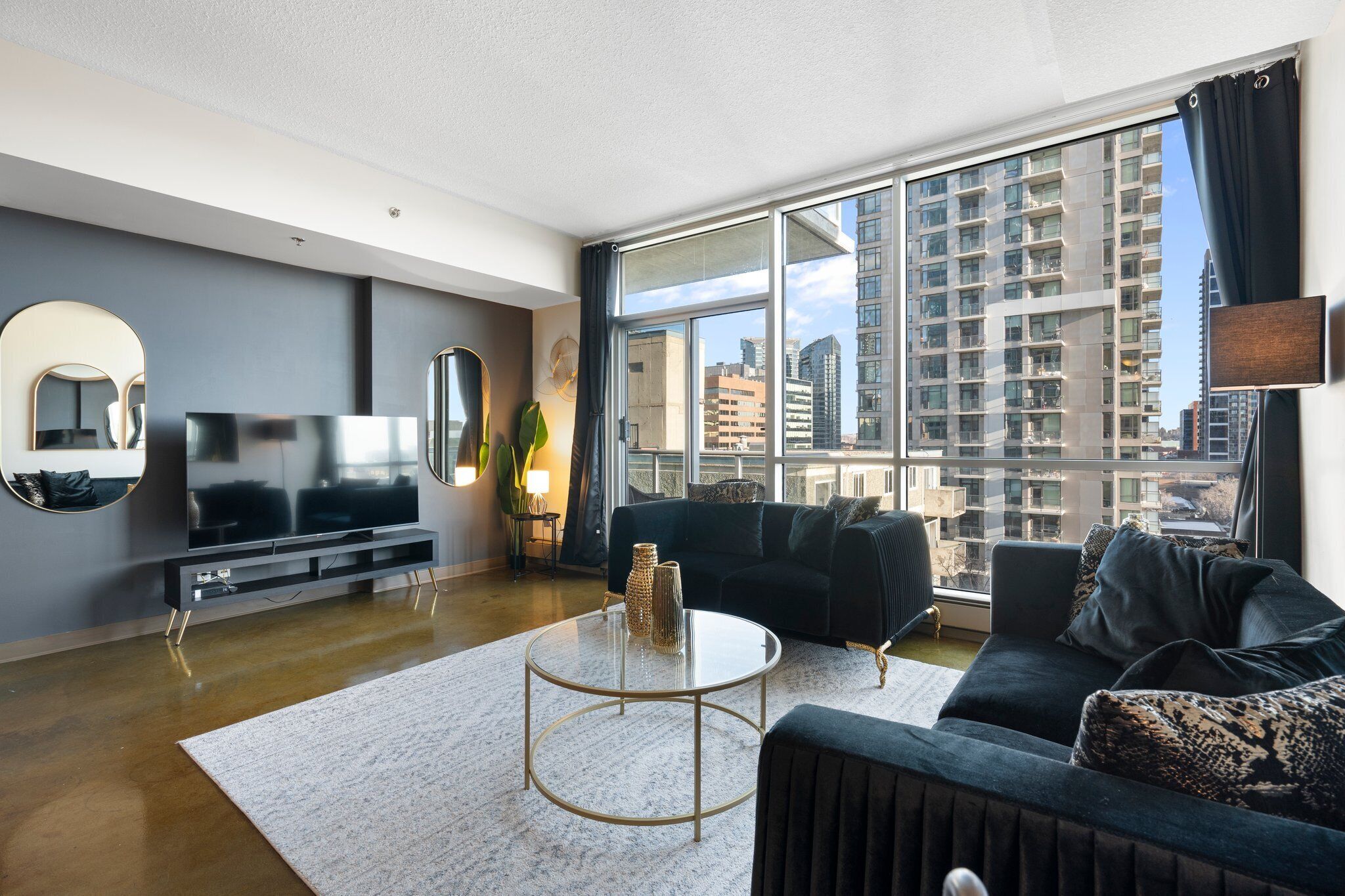 Sleek Suite W View | 1br, Ac Near Bmo & Stampede - Calgary