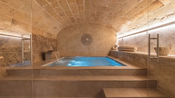 Piscina interna, piscina externa
