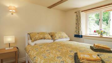 5 quartos, com decoração personalizada, com mobília individualizada