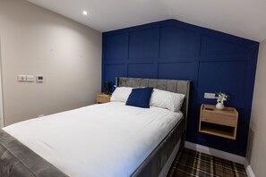 5 quartos, com decoração personalizada, com mobília individualizada