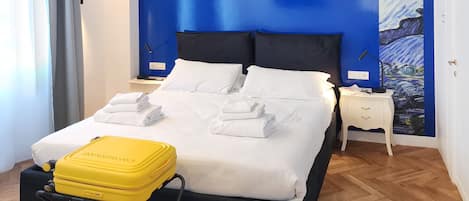 Quarto casal luxo, vista para a cidade (Notte) | Edredons de pluma, frigobar (abastecido com alguns itens grátis)