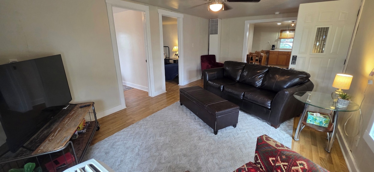 Little Crooked Ol' Farmhouse, 3-bedroom House In Guernsey Near The River - 格恩西