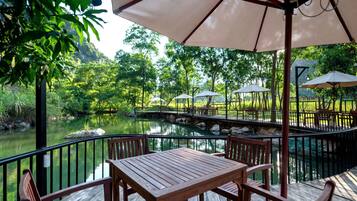 Café da manhã completo grátis todos os dias