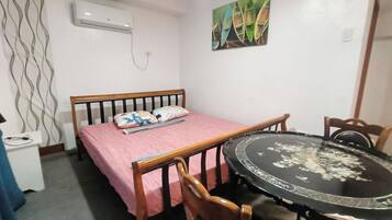 Queen Room | Escrivaninha, camas extras/dobráveis (sobretaxa), Wi-Fi de cortesia