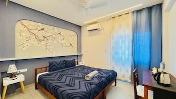 Quarto Duplo Deluxe, vista para o jardim | Secretária, Wi-fi grátis