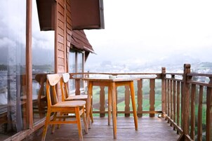 Vila família, sacada, vista para a montanha | Terraço/pátio