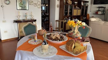 Pequeno-almoço tipo buffet diário incluído