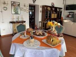 Café da manhã com buffet grátis todos os dias