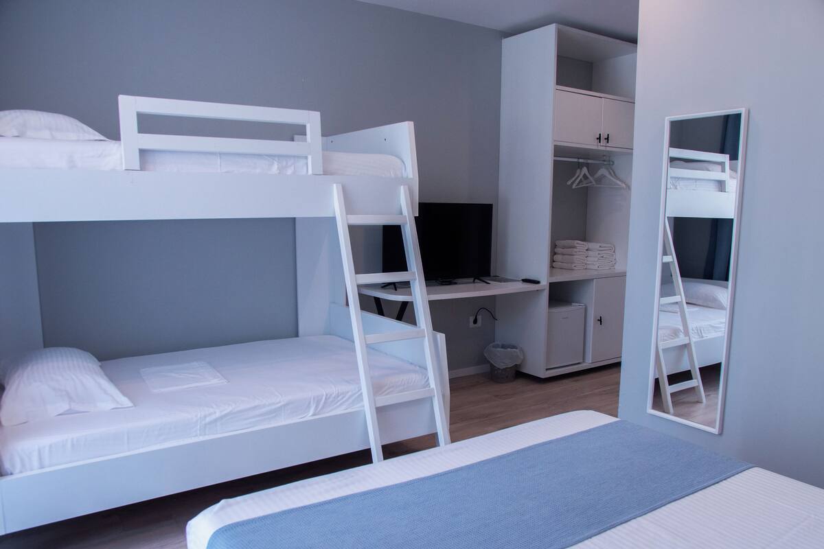 Quarto quádruplo, sacada | Wi-Fi de cortesia