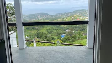 Suíte conforto, varanda, vista para o oceano | Terraço/pátio