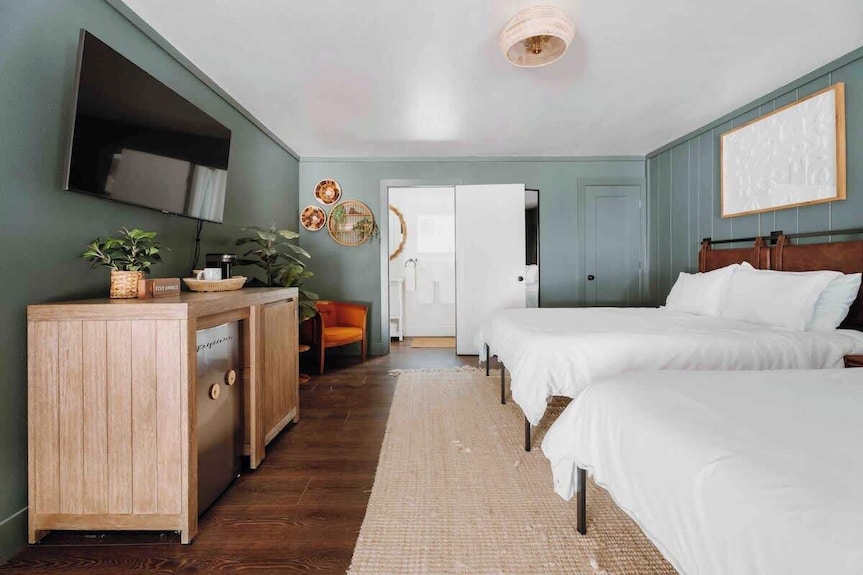 Packwood's Evergreen Room - Packwood, WA