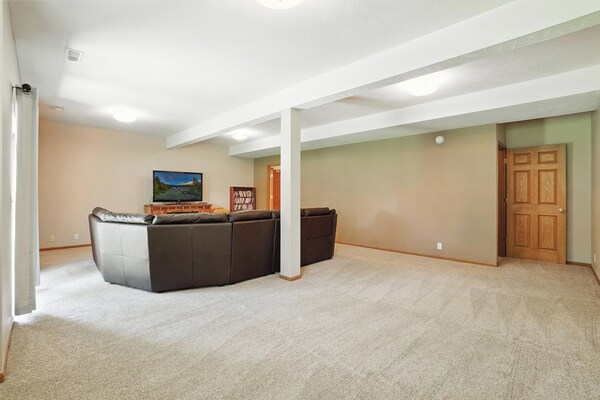 Modern Nest In Nw Omaha - Omaha, NE