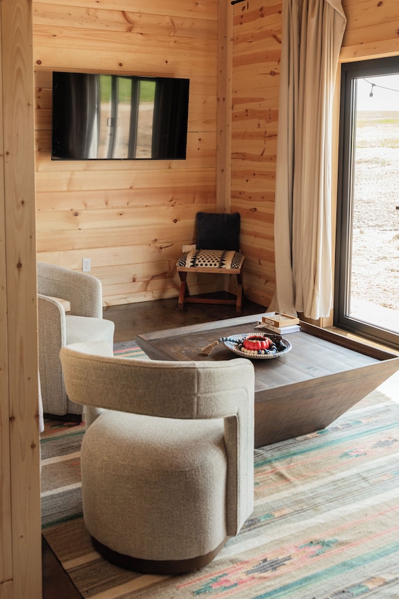 Stockton Lake Dam Cabin With Hot Tub! Less Than 0.25 Miles From The Lake - Stockton Lake, MO