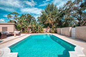 Golf Course View, Family Pool Retreat, Game Room! Near USF & Stadiums ...