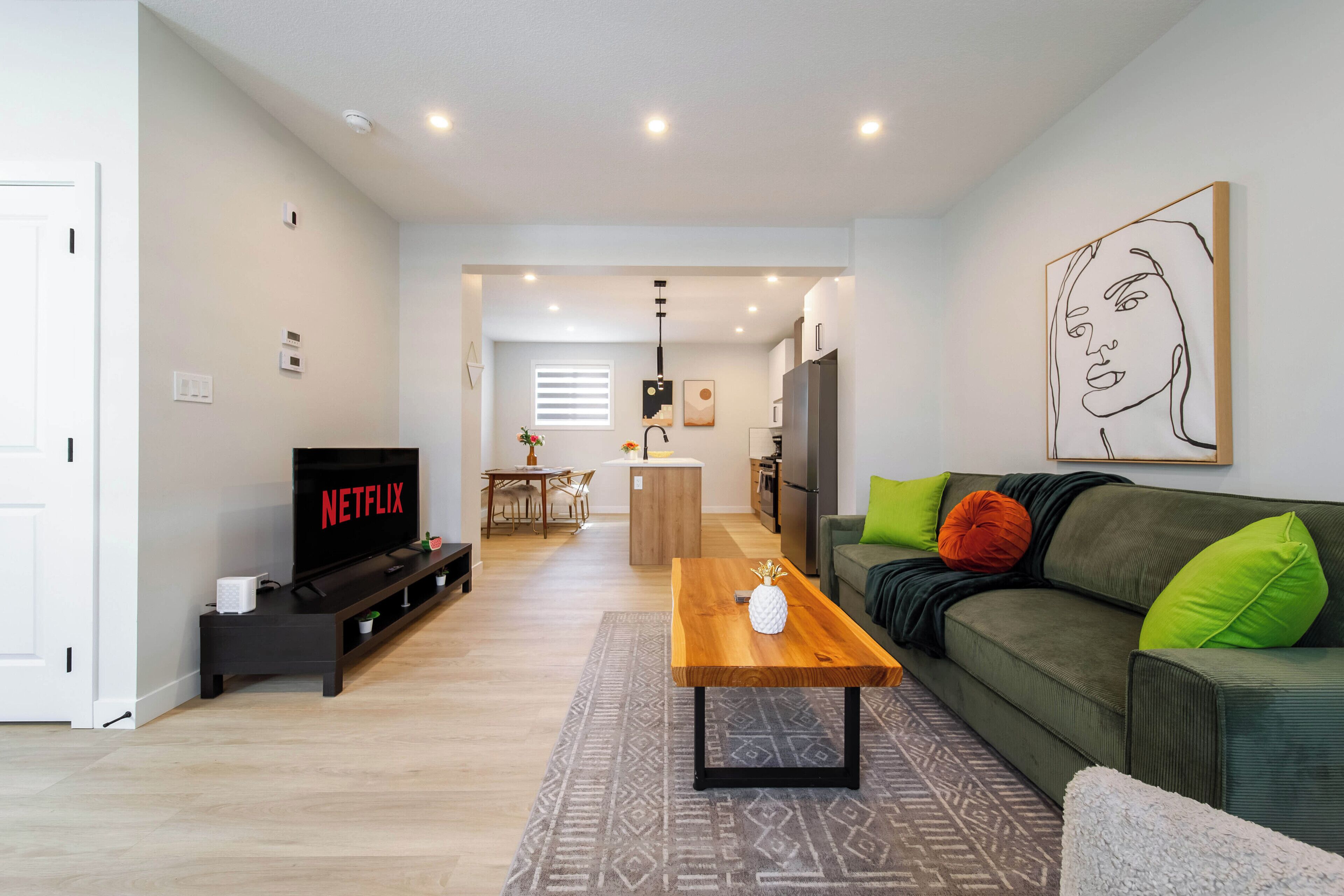 Rusticmodern3cornersuite | Kingbed | Parking | Wem | Wifi - Galaxyland Powered by Hasbro