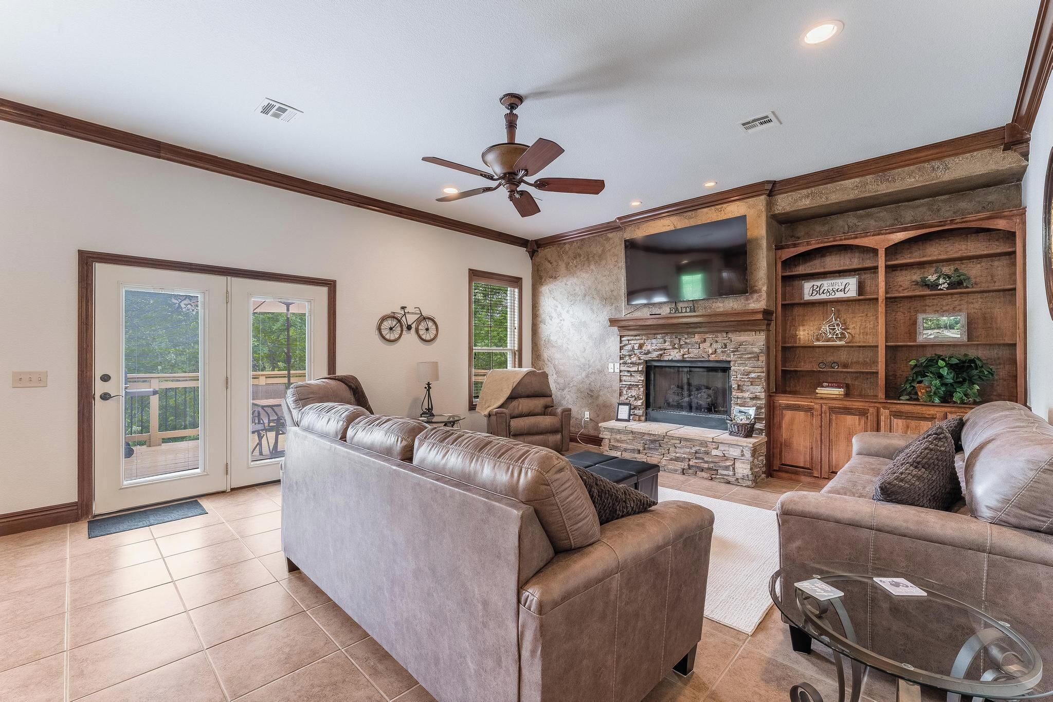 Spacious 5 Br Retreat | Sleeps 14, 3 King Beds | Game Room | Near Bentonville - Bella Vista, AR