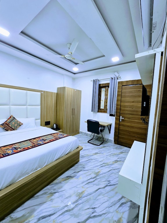 9-room Hotel In Lovely Mathura With Wifi, Fitness Room, Ac - Vrindavan