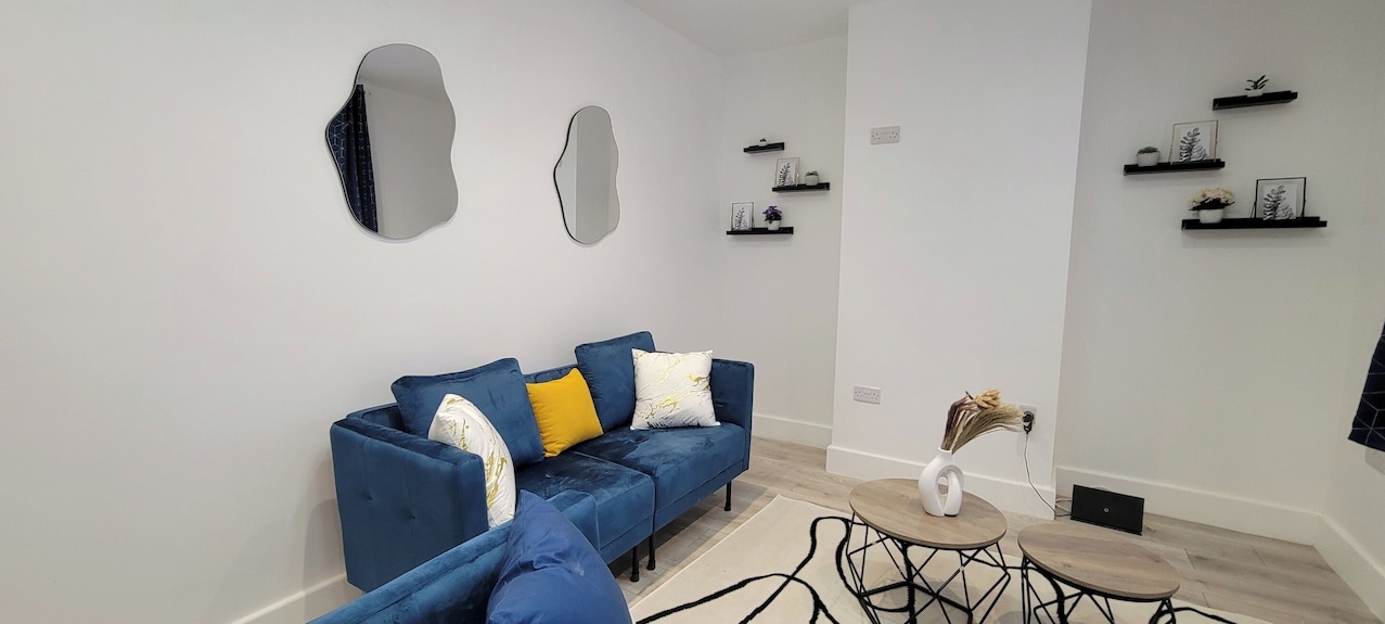 Dagenham - House - Sleeps 4 - Garden - City Centre - Barking