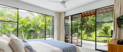 Quarto Signature, piscina privativa, junto ao jardim | Vista do quarto