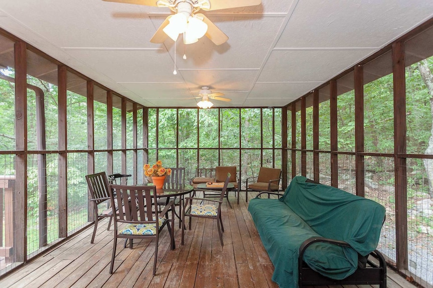 Private W Screened Porch, Deck & Dog-friendly! - Luray, VA