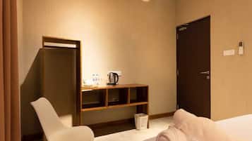 Secretária, secretária adequada para computadores portáteis