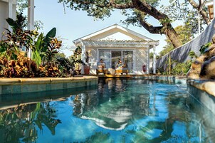 Quarto casal luxo, vista para a piscina | Vista do quarto