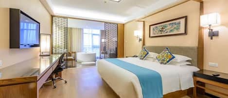 Quarto Romântico | Ferro/tábua de engomar, Wi-fi grátis, roupa de cama fornecida
