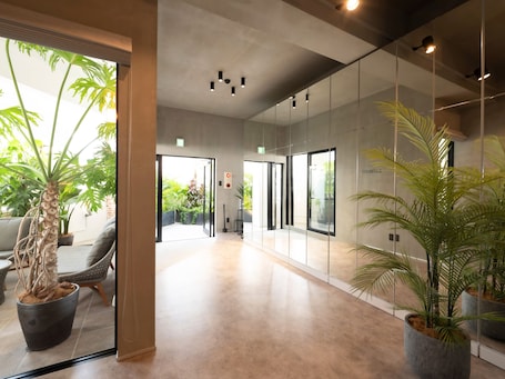 Villa de Luxo, 2 quartos | Sala de estar | Televisor de ecrã plano de 60 polegadas com canais por cabo