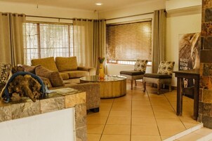 Apartamento luxo, 2 quartos, cozinha, vista para o jardim | Área de estar