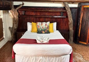 Quarto casal luxo, ar-condicionado, vista para o jardim | Wi-Fi de cortesia