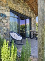 Quarto casal, vista para o jardim | Cofres nos quartos, Wi-Fi de cortesia