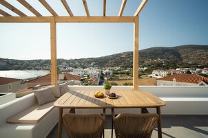 Quarto Triplo Clássico, varanda, Vista para a cidade | Varanda