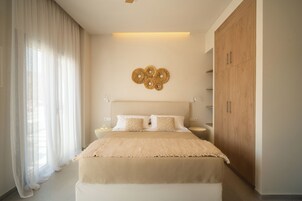Quarto Triplo Clássico, varanda, Vista para a cidade | Lençóis de algodão egípcio, roupa de alta qualidade 