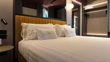 Suite Premium, vista para o jardim | Minibar, cofre no quarto, secretária
