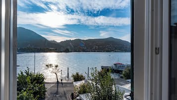 Suite Júnior, vista para o lago | Minibar, cofre no quarto, secretária