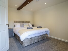 1 quarto, com decoração personalizada, com mobília individualizada