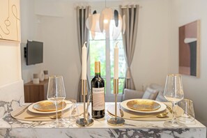 Apartamento Comfort, Vista para a cidade | Cozinha privada | Minifrigorífico, um micro-ondas, uma placa de cozinha 