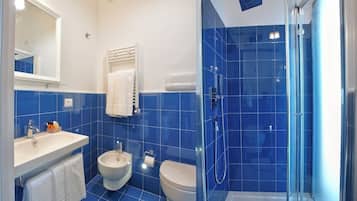 Quarto casal luxo, sacada, vista para a cidade | Banheiro