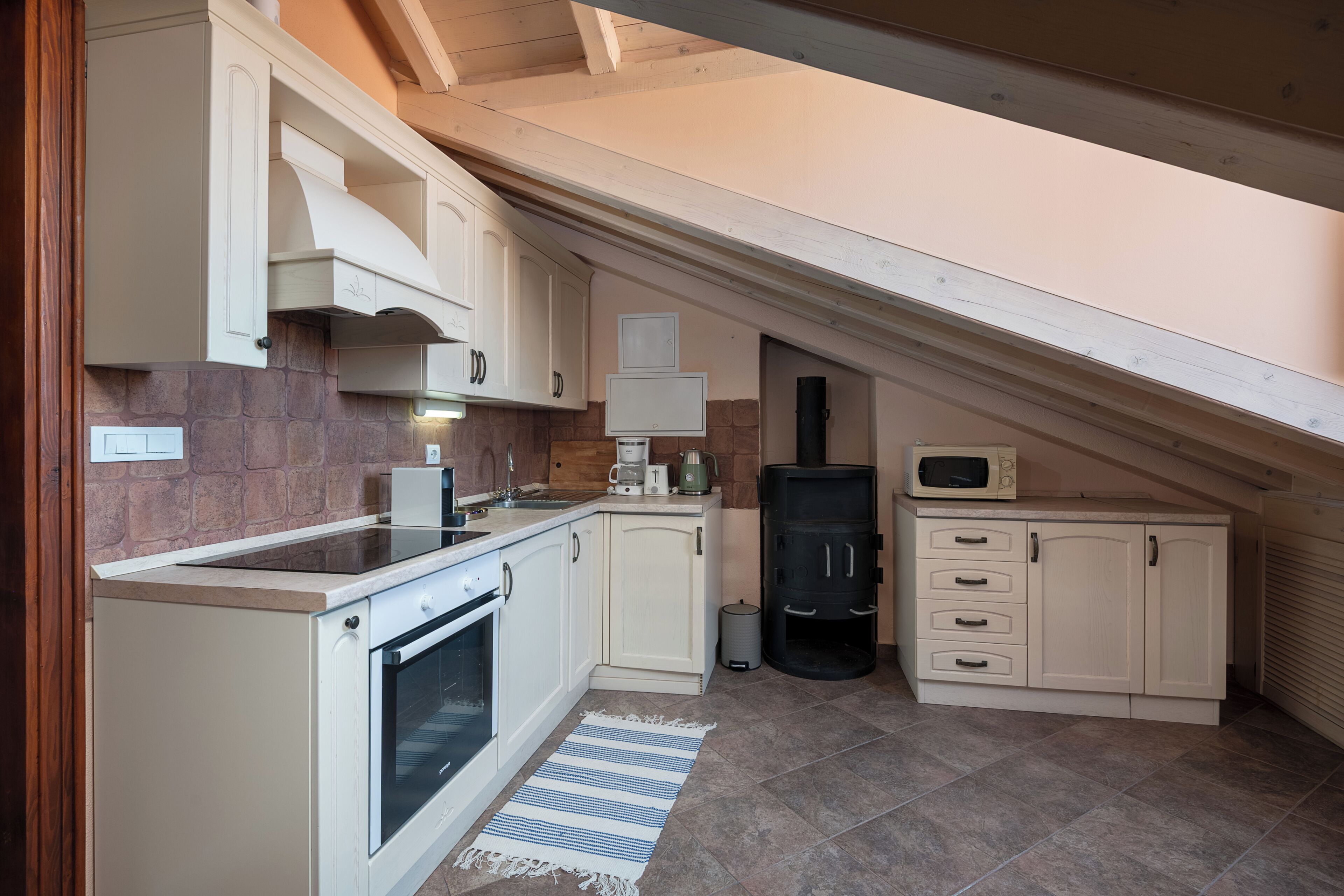 Royal Suite | Cozinha privada | Um frigorífico, uma placa de cozinha, uma chaleira elétrica 