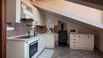 Royal Suite | Cozinha privada | Um frigorífico, uma placa de cozinha, uma chaleira elétrica