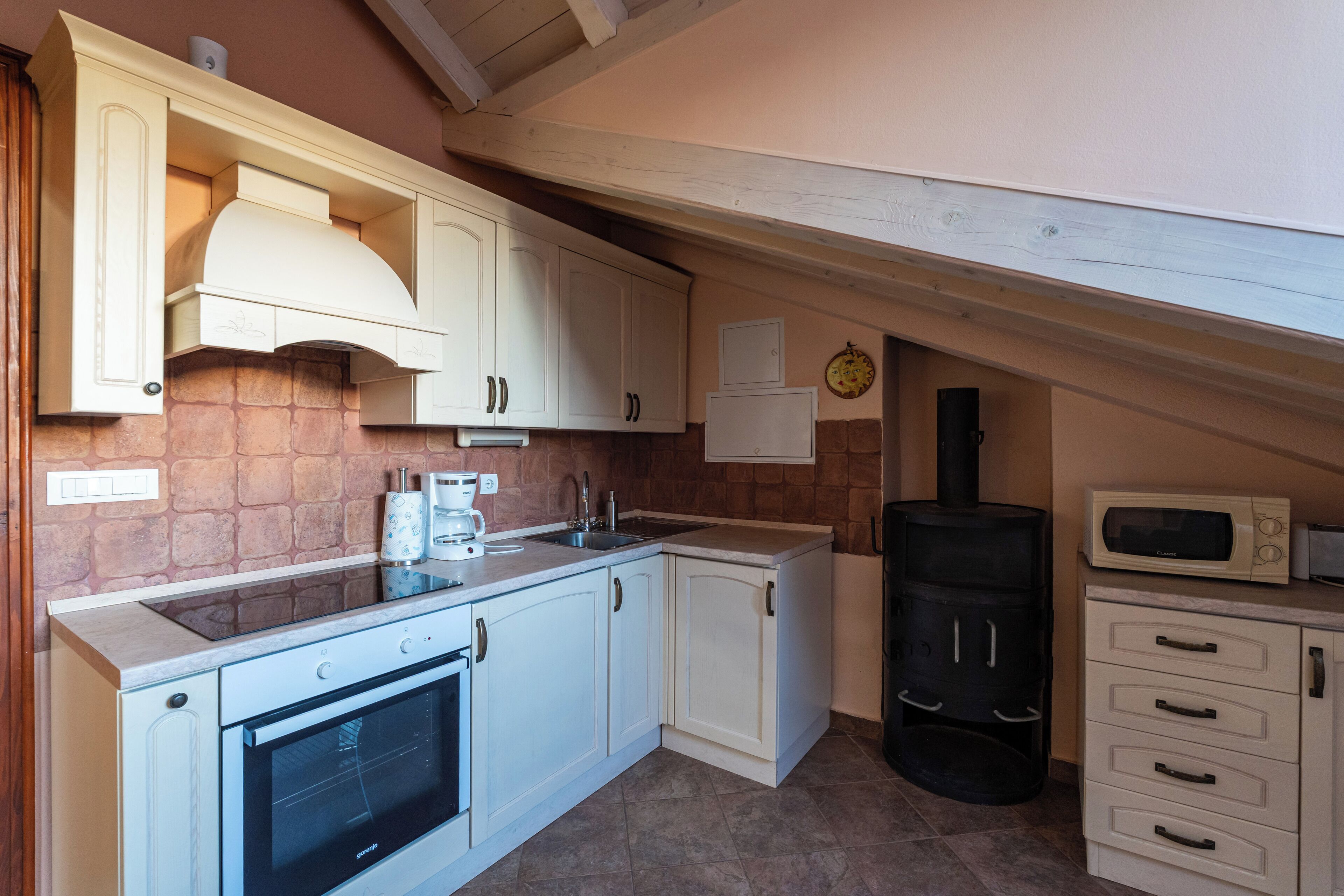 Royal Suite | Cozinha privada | Um frigorífico, uma placa de cozinha, utensílios de cozinha 