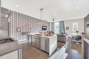 Casa | 4 quartos, escrivaninha, acesso à internet de alta velocidade