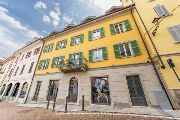 Arona Palace - Superior Apartments - Arona, Italy