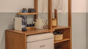 Quarto triplo standard | Cofres nos quartos, Wi-Fi de cortesia