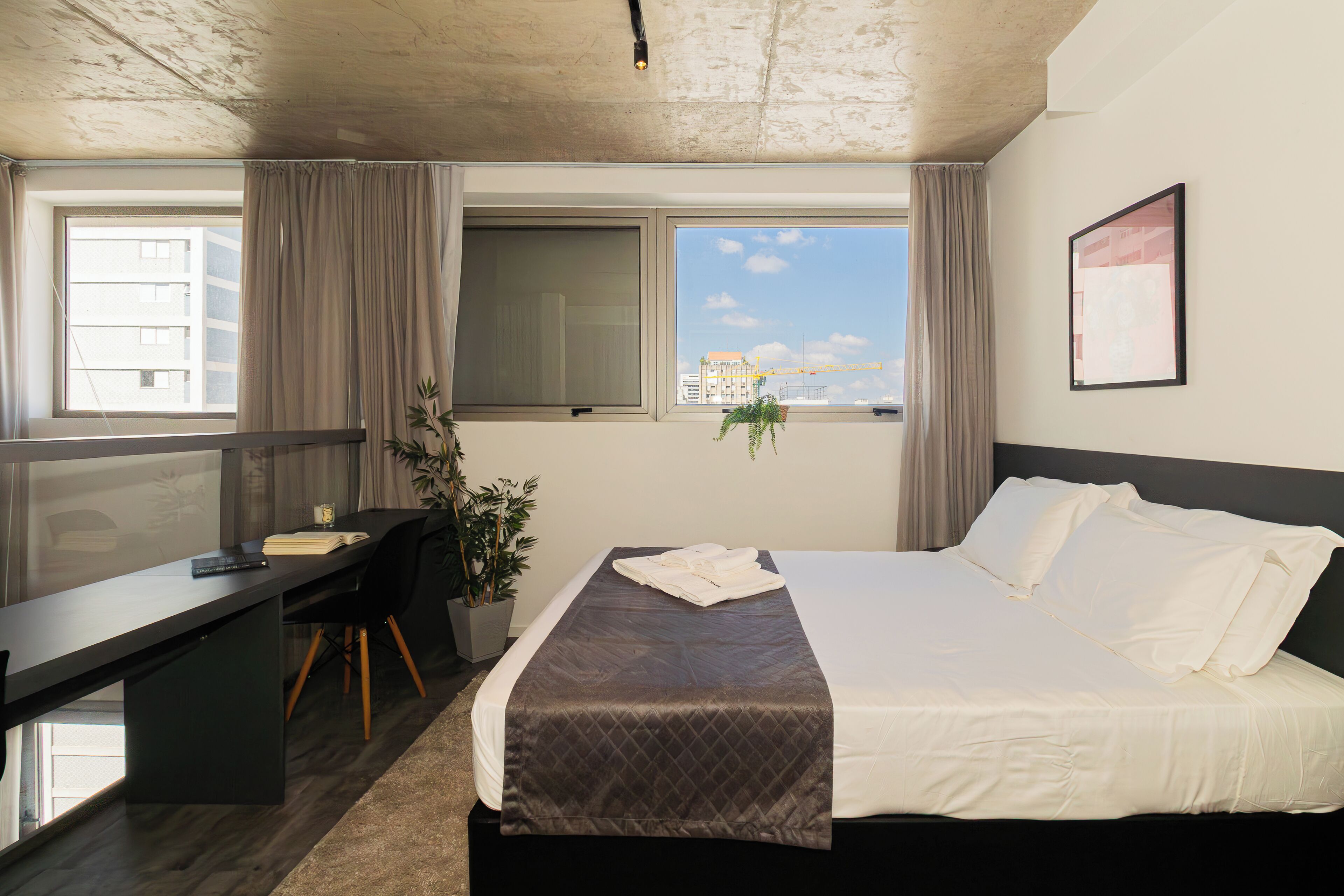 Apartamento | Secretária, secretária adequada para computadores portáteis 