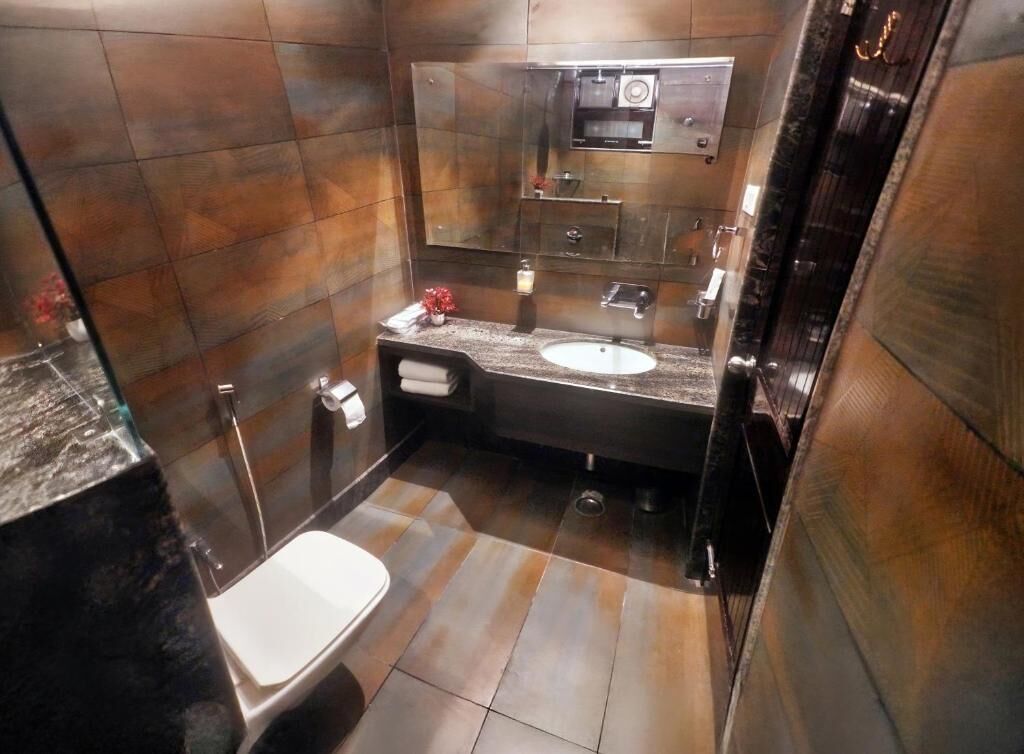 Suíte superluxo, sacada, vista para a cidade | Banheiro | Banheira, produtos de toalete grátis, secador de cabelo, chinelos