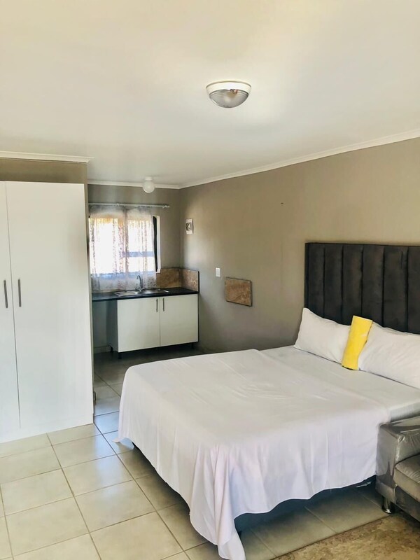 Ferndale Confortable Apartments - Randburg