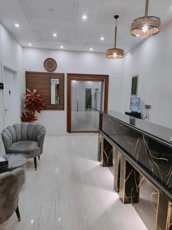 Hotel White Seasson Managed By Zaheer Masih - Lahore