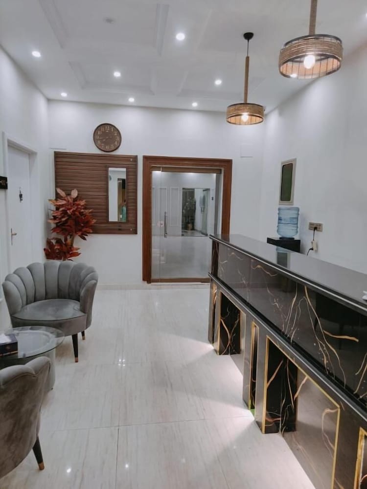 Hotel White Season Gulberg - Lahore