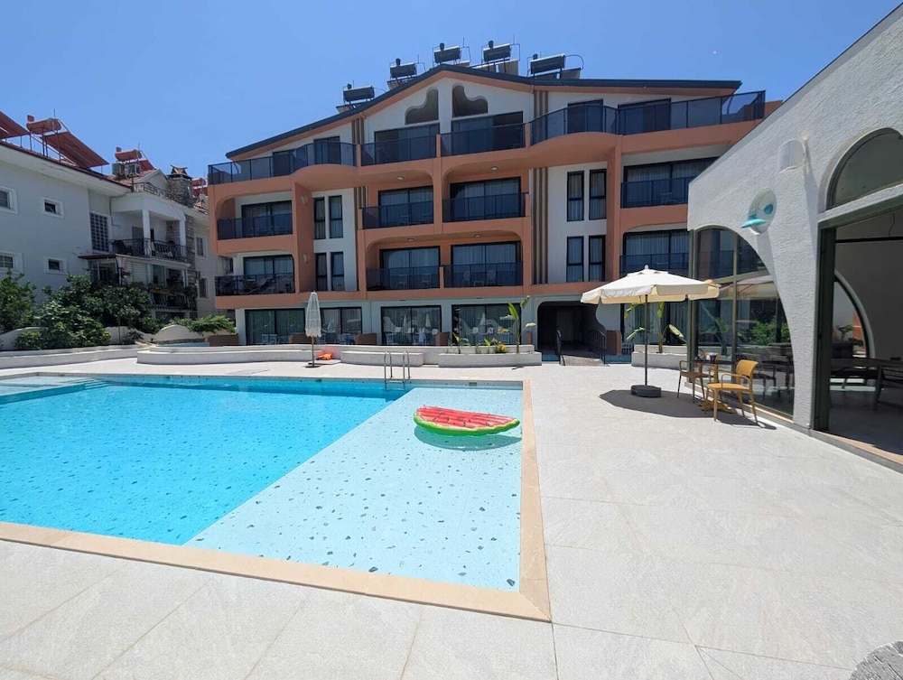 Lina Suit - Ölüdeniz